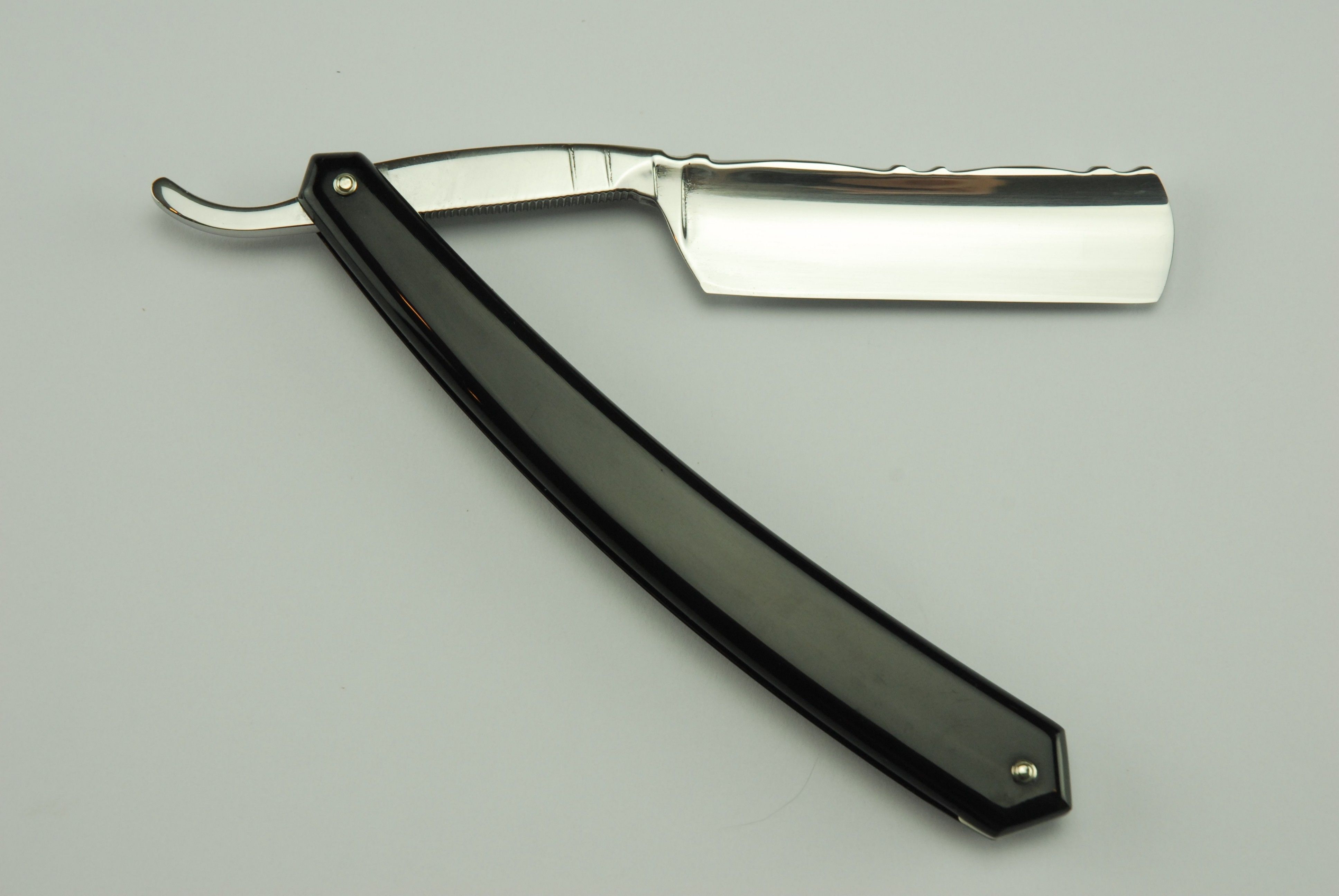 TI 6/8 Flower Black Horn Straight Razor|The Invisible Edge